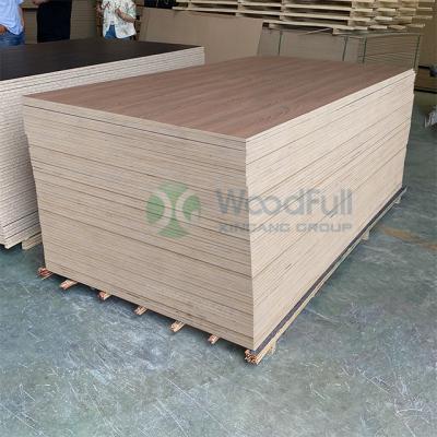 China Lightweight HENF 4x8ft Melamine Plywood Board 4x8ft For construction Projects for sale