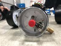 China 4-inch (100mm) Electric Contact Pressure Gauge with Dual Limit Control and 380V 10VA for Automation for sale