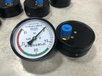China 4-inch (100mm) Air Receiver Tank Pressure Gauge with 0-1.6MPa Range and Color-Coded Safety Zones for sale