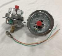 China Liquid Filled Stainless Steel Shockproof Electric Contact Pressure Gauge with Plug-and-Play Aviation Connector for sale