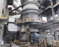 China Silica Sand Vertical Grinding Mill Small Floor Space For Cement Industry for sale