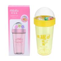 China 0.5L Play Dice Game Creative Water Bottles For Children for sale