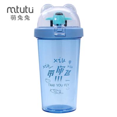 China Kids Creative Water Bottle With One Small Plane PP Middle Lid for sale