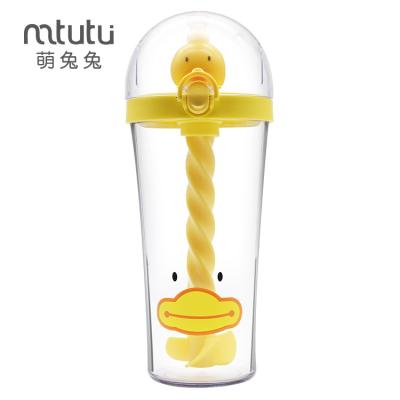 China Creative 218g PP AS Plastic Straw Water Bottle With Stirring Function for sale