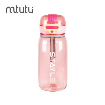 China 430ml 15OZ Capacity Plastic Straw Water Bottle With Flip Cover for sale