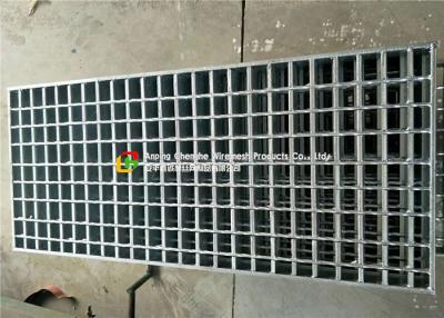 China Swage Locked Heavy Duty Grating , Parking Lot Drainage Grates 6mm X 6mm Cross Bar for sale