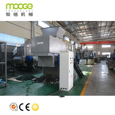 China Single Shaft Plastic Shredder Machine 2000kg/H for HDPE PVC Waste Bottles Carton Paper for sale