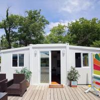 China Double Wing Expansion Container House Made of Eco-Friendly Materials and Steel Door for sale