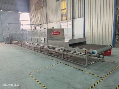 China Microwave Vacuum Drying Equipment 30-50KW with 1-10T/h Capacity for Industrial Food & Pharmaceutical Drying for sale