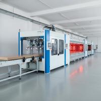 China Automated Spray Coating Line for Furniture Panels 1300mm 5-20 m/min Customizable Gun Configuration MDF Particleboard for sale