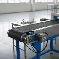 China OSMANUV Automatic Conveyor Belt Machine 220V Servo Motor PLC Control 2m x 0.6m for Industrial Transport for sale
