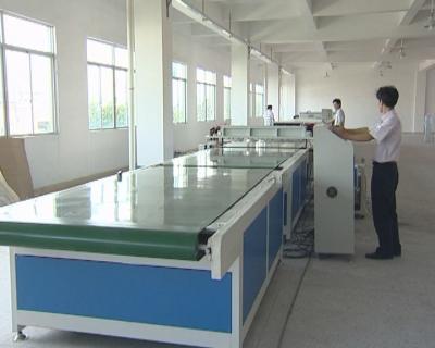 China 620mm Pneumatic Curtain Coater with 50m/min Speed and Pulley Structure for Industrial Coating Applications for sale