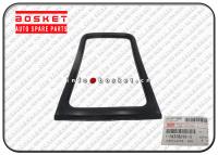 China ISUZU FRR CXZ81 10PE1 Rear Quarter Weatherstrip 1-76738086-3 1767380863 0.7kg for sale