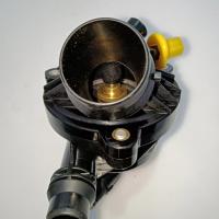 China Car Engine Coolant Thermostat Housing Assembly for BMW X6 2006-2013 Metal Plastic 11537549476 for sale