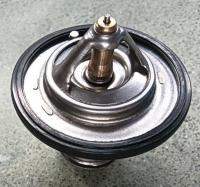 China 82 Degree Engine Coolant Thermostat 21200-VC20A for Nissan Sunny NP300 Juke for sale