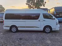 China Luxury Passenger Used Mini Bus Second Hand Toyota Hiace 13seater 2TR Engine for sale