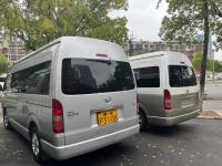 China Toyota Hiace Used Mini Bus 13seats With Automatic Transmission 2TR Engine for sale