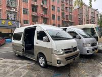 China Toyota Hiace Used Mini Bus 13seats With Automatic Transmission 2TR Engine for sale