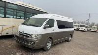 China Japanese Used Buses Toyota Hiace 15 Seats Second Luxury Minibus Oil Front Engine Charger Plug for sale