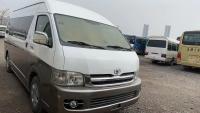 China Japanese Used Buses Toyota Hiace 15 Seats Second Luxury Minibus Oil Front Engine Charger Plug for sale