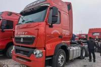China 2nd Hand Trailers 3 Seats 6×4 Drive Mode 460hp HOWO Tractor Trailer Red Color 10 Tires for sale