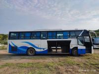 China Second Hand Buses And Coaches 47 Seats Luggage Compartment Middle Door Rare Engine Used Golden Dragon Bus XML6113 for sale
