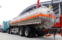 China Used Heavy Duty Trucks Sinotruck Second Hand Oil Tanker 8*4 Drive Mode 26 Cubic 4 Axles for sale