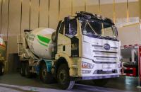China Truck Mixing Concrete FAW J6L Model 8*4 Drive Mode 8 Cubic Tanker 320hp 4 Axles for sale