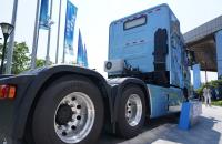 China Jiefang 6x4 Tractor Trucks Living Cabin Bule Color 560hp CA Engine 10 Tires LHD for sale