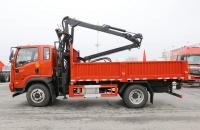 China Crane Truck Mounted Lifting Weight 4 Tons Dayun 4*2 Single And Half Cab Grabbing Wood 200hp for sale