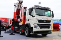 China 100 Ton Truck Mounted Crane Howo 10*4 Chassis 440hp Knuckle Arm Crane 135 Tons Lifting for sale