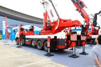 China 100 Ton Truck Mounted Crane Howo 10*4 Chassis 440hp Knuckle Arm Crane 135 Tons Lifting for sale