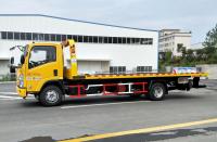 China Small Wrecker Tow Trucks Flat Bed 4500mm Wheelbase 190hp Diesel Engine Six Speed Manual for sale