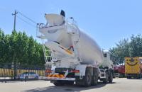 China Customized Heavy Mixer Truck 8 Cubic Sinotruck Howo T7 Cement Mixer With 10-Speend Gear for sale