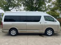 China Toyota Hiace 13-Seater Left-Hand Drive Electric Mid-Door Euro 4 Standard Champagne Gold Minibus for sale