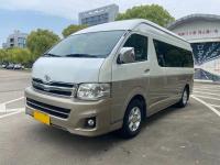 China Toyota Hiace 13-Seater Left-Hand Drive Electric Mid-Door Euro 4 Standard Champagne Gold Minibus for sale