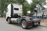 China Half-Seat Row HOWO T7H Heavy Truck High Roof Deflector Side Wind Panel 440 HP 4X2 LNG Tractor for sale