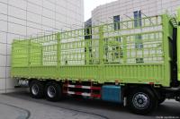 China Jiefang Heavy Fence Truck Green Body High Roof 460HP 8X4 9.4m 12-Speed ​​Diesel Truck for sale
