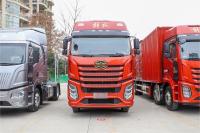 China FAW Jiefang Fence Truck Large Row Half Seat 560HP 8X4 9.4m AMT Automatic Transmission for sale