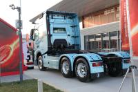 China Shacman Tractor Truck Conditioner High Roof Top Side Fairing 840HP 6X4 AMT Hydraulic Buffer for sale