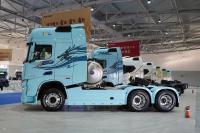China Shacman X6000 Tractor Truck Diesel 700 Hp 6X4 LNG AMT High Roof Single Row And Half Seats for sale