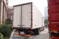 China Qingdao Jiefang CA5181 JH6 Half-Row Seats Diesel 10-Speed 350 Hp 4X2 9.7m AMT Automatic Refrigerated Truck for sale