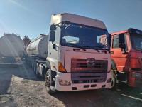 China Used Tractor Head For Africa Hino 700 Leaf Spring High Roof Cabin 6*4 Heavy Duty Truck Durable for sale