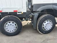 China Shock-Absorbing Seats SINOTRUK Fence Truck Diesel 460HP 6 Cylinders 8x4 9.5m Air Conditioning for sale