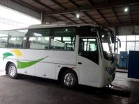 China 2013 YEAR Dongfeng Used Coach Bus 24-35 Seats White Yuchai Engine Middle Style for sale