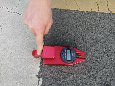 China UNS10-2 Marking Thickness Gauge 0-12.7mm 0.01mm Resolution for Pavement Paint Thermoplastic for sale