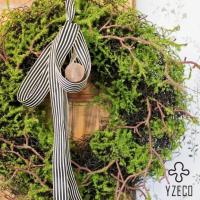 China Customized Size Natural Green Preserved Moss Garland Hanging Wreath for Home Decoration for sale