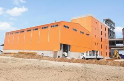 China Pre-engineered Steel Building with 50 Years Life Cycle, Quick Erection, and Cost Savings for Industrial and Commercial Use for sale