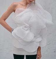 China Apparel Custom Vendor High End Slanted Shoulder Flower Dress Sleeveless Skirt White Wedding Dress for sale