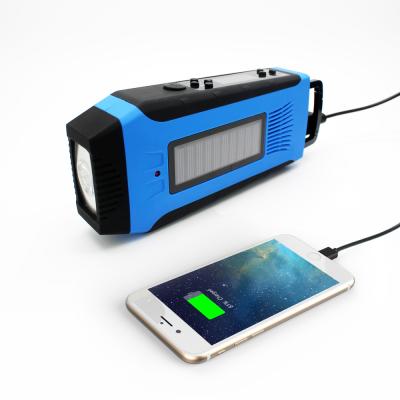 China 3 Charging Ways Solar Crank Powered Emergency AM/FM Radio with LED Digital Screen SOS Alarm Flashlight for sale